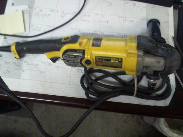 Dewalt DWP849X 7"/9" Variable Speed Rotary Polisher, 12 Amp Good | Buya