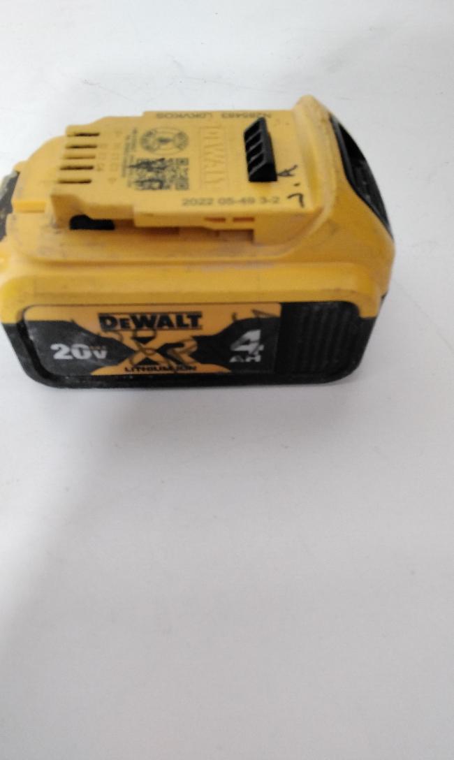 DEWALT DCB205 20V 4AH BATTERY Good | Buya