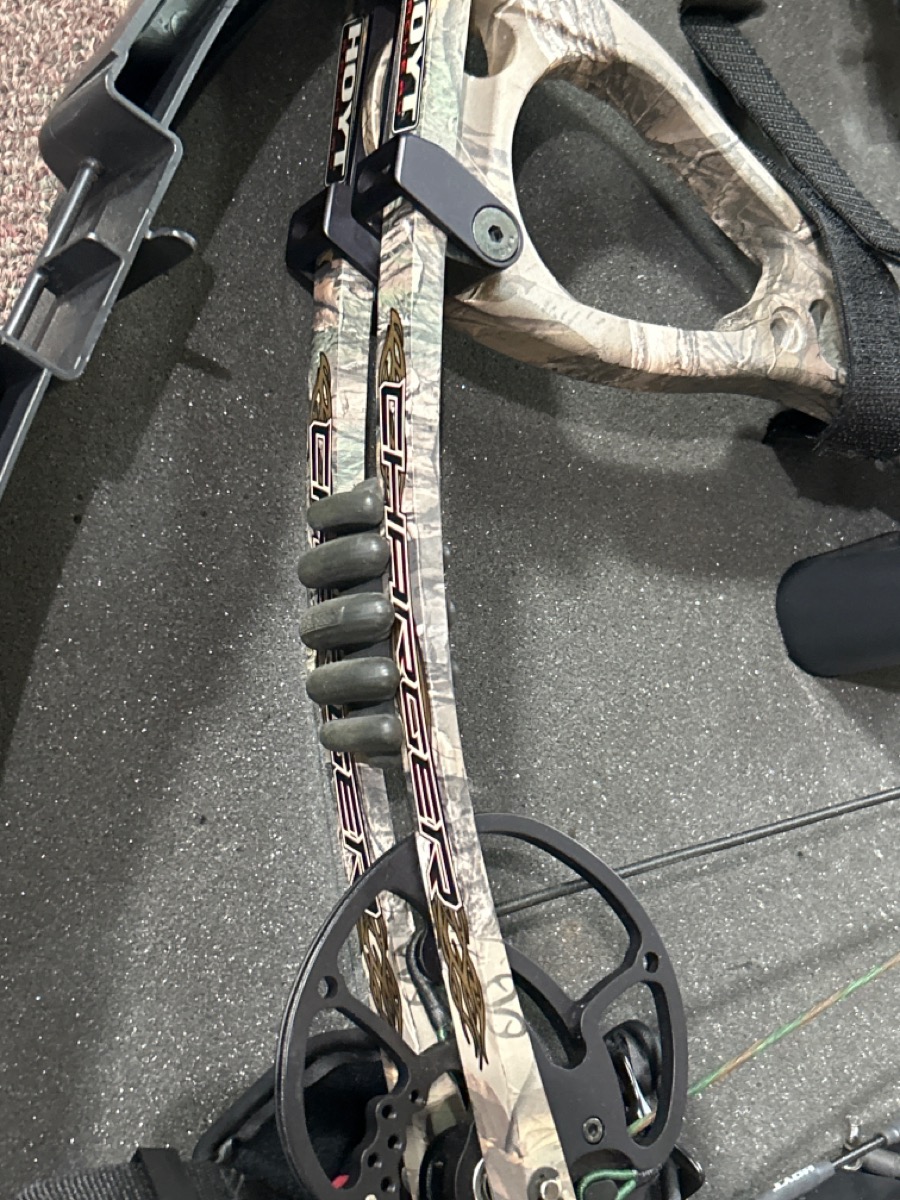 HOYT CHARGER COMPOUND ARCHERY BOW 31" LIGHT DRAW ARROWS PLANO CASE Good ...