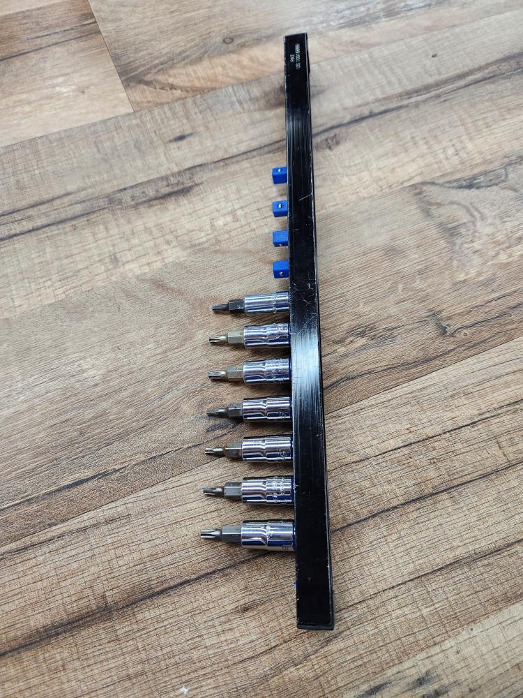 SNAP ON 7 PC 1/4" DRIVE TORX BIT SET IN BLACK & BLUE TRAY Good | Buya