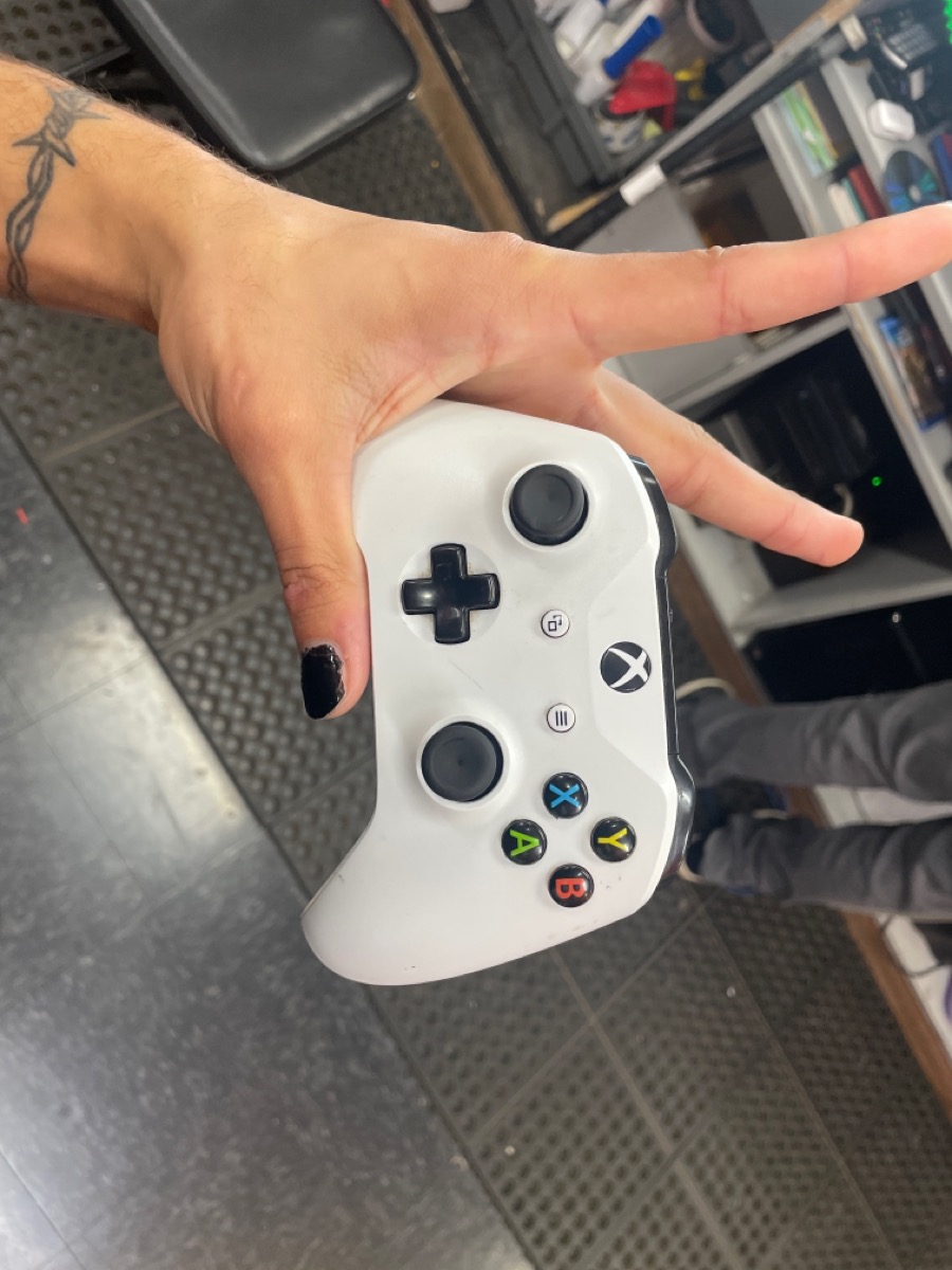 MICROSOFT XBOX ONE CONTROLLER WIRELESS -1708 Acceptable | Buya