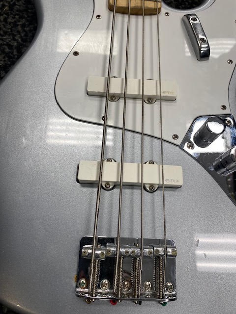 CUSTOM PARTS CASTER SILVER BASS GUITAR Acceptable | Pawn 1 | Spokane | WA