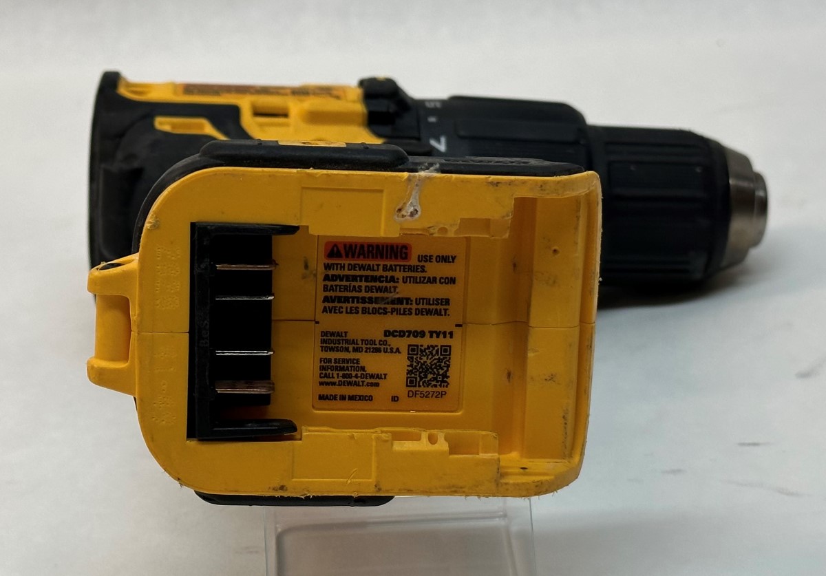 DeWalt DCD709 20v Max 1/2" Cordless Drill Driver W/ 2Ah Battery Very ...