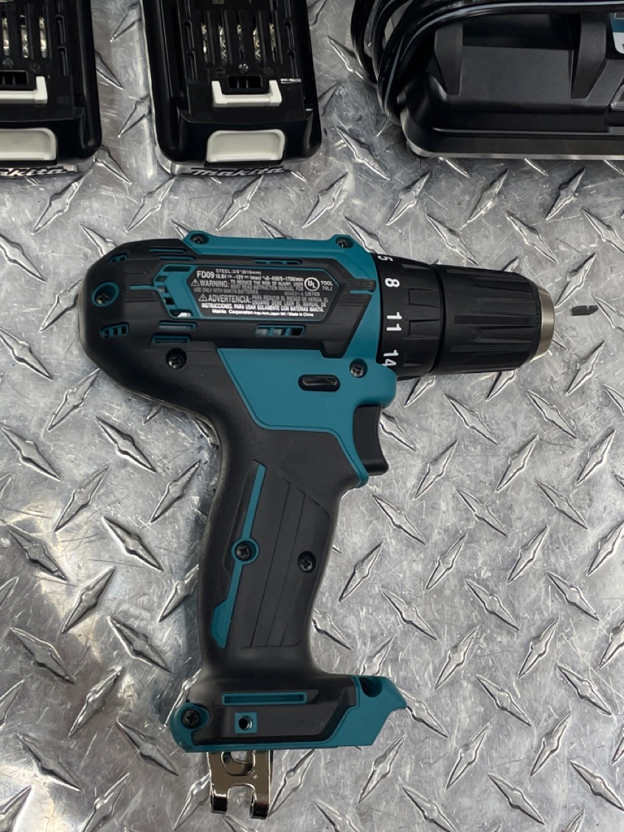 Makita FD09 12V max CXT Lithium-Ion Cordless 3/8" Driver-Drill Very ...