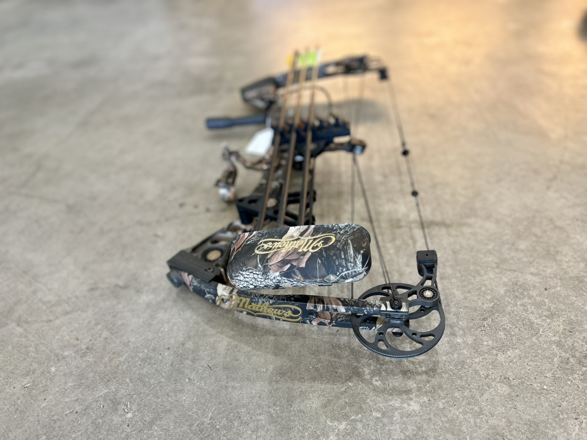 Mathews Switchback XT Compound Bow Right Hand w/ Case Very Good ...