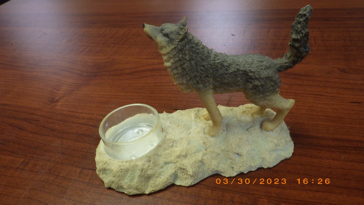 GREY WOLF HOWLING FIGURE, PRODUCED BY HERCO GIFT PROFESSIONALS Brand ...