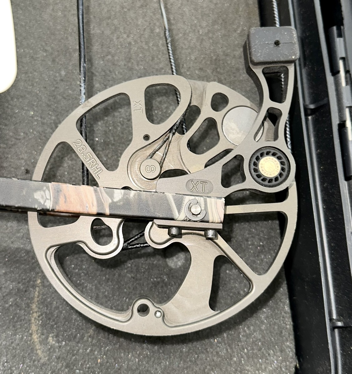 Mathews Switchback XT Compound Bow Right Hand w/ Case Very Good ...