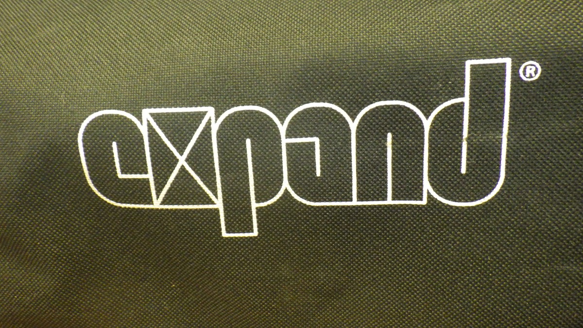 EXPAND MEDIA ADVERTISEMENT STAND W/ CARRYNG CASE, MODEL#: UNKNOWN Good ...