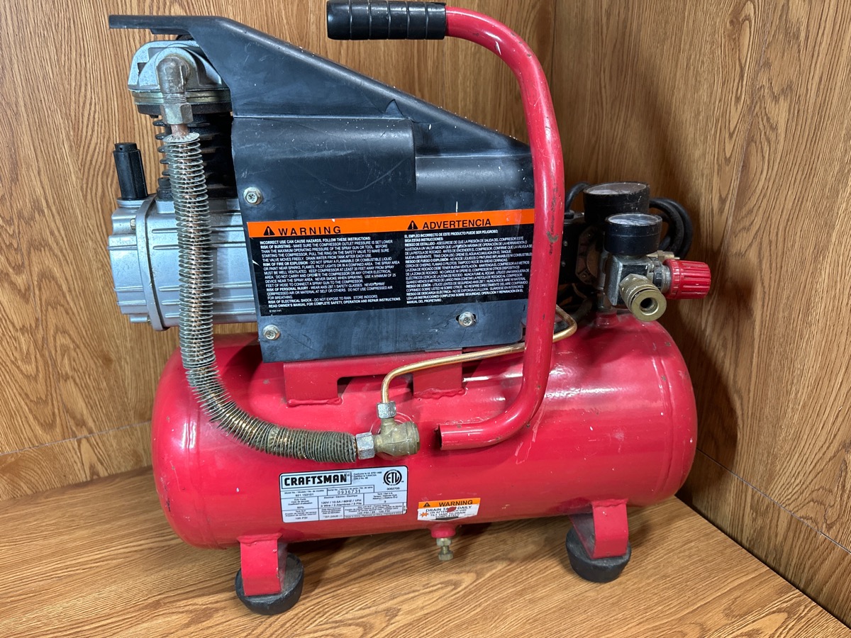 CRAFTSMAN 125PSI 3 GAL 1.5HP AIR COMPRESSOR***in store pick up only ...