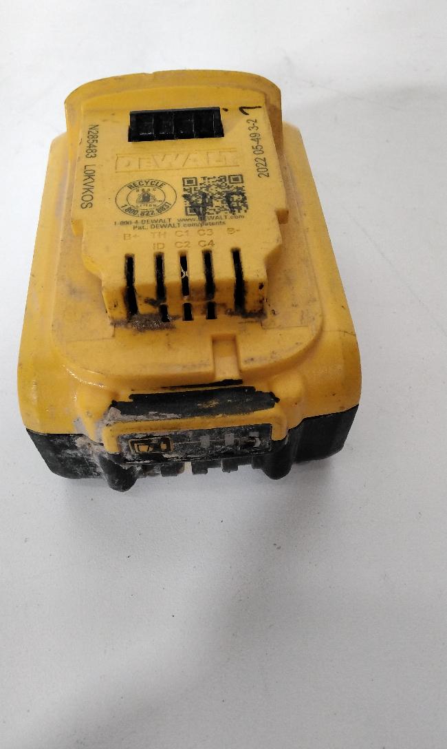 DEWALT DCB205 20V 4AH BATTERY Good | Buya
