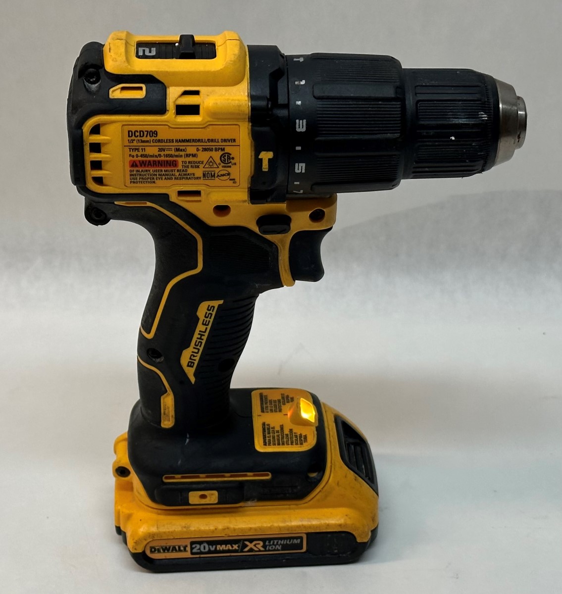 DeWalt DCD709 20v Max 1/2" Cordless Drill Driver W/ 2Ah Battery Very ...