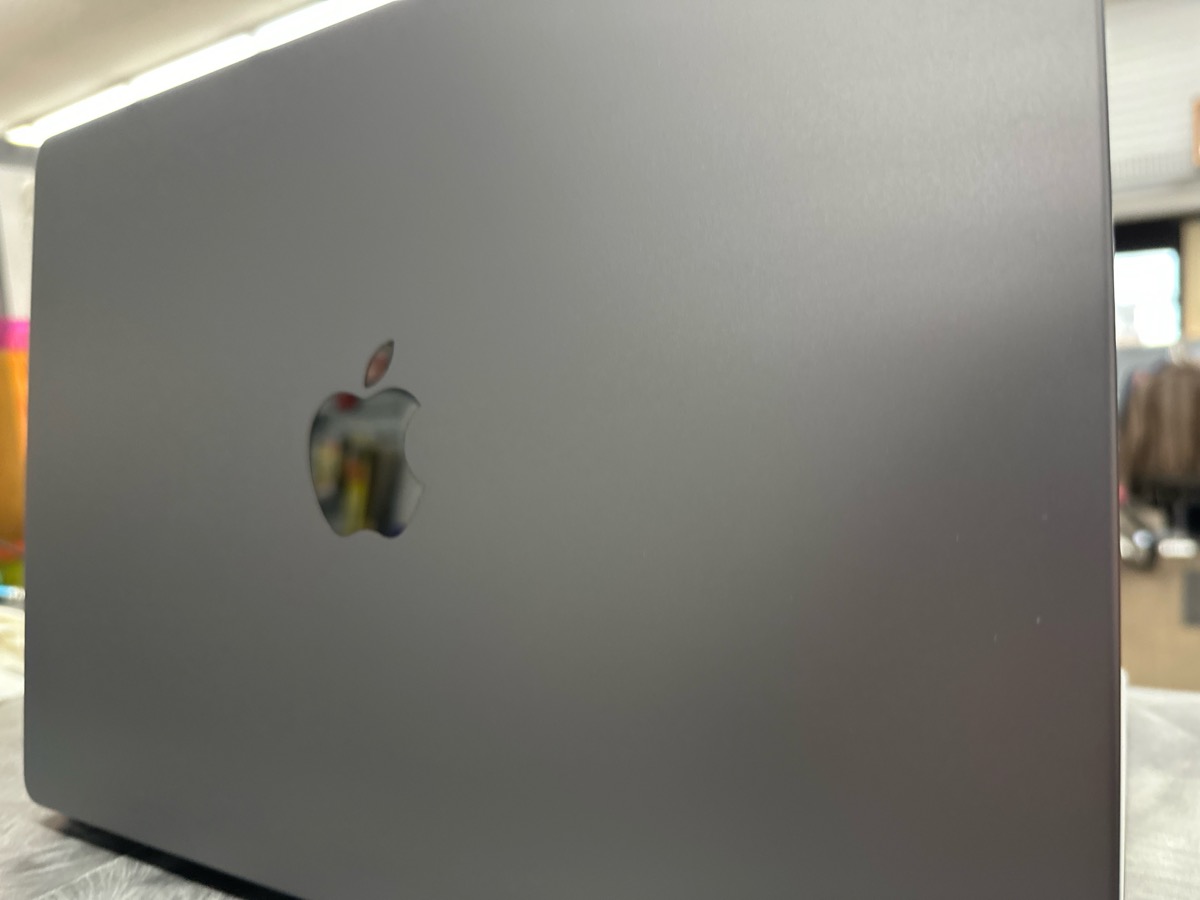 14" 2021 APPLE MACBOOK PRO A2442 WITH CHARGER Good | Buya