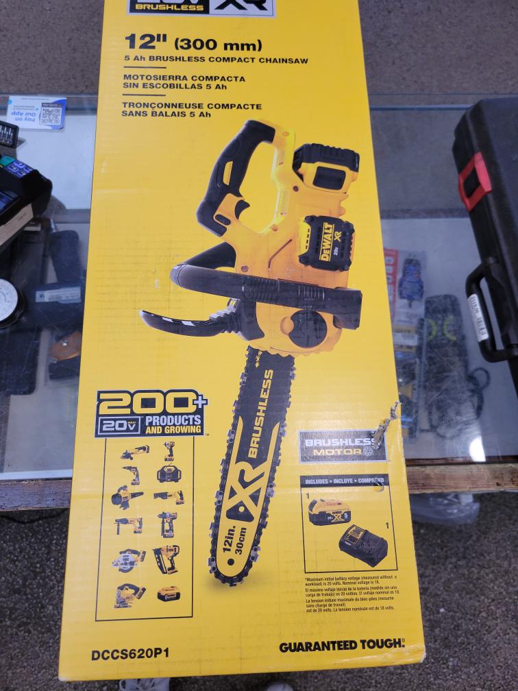 DEWALT DCCS620P1 20V MAX XR Cordless Compact 12 in. Chainsaw Kit (5 Ah ...
