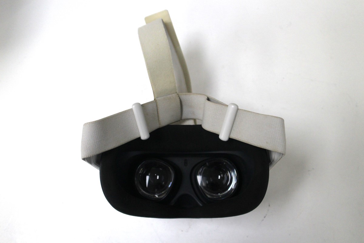 OCULUS QUEST 2 IN OG BOX Acceptable | Buya