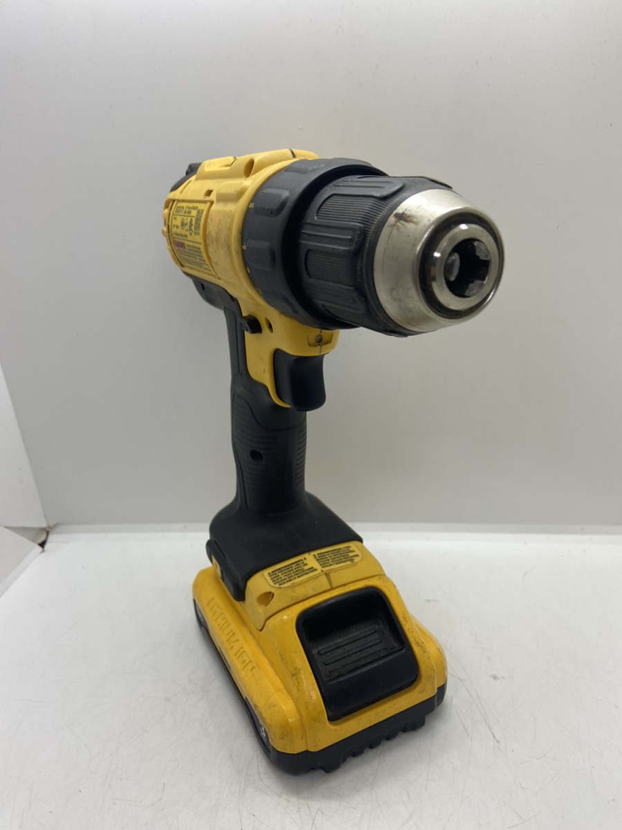 DeWalt 1/2" Cordless Drill DCD771 w/ DeWalt 3 Ah Battery & Charger Very ...