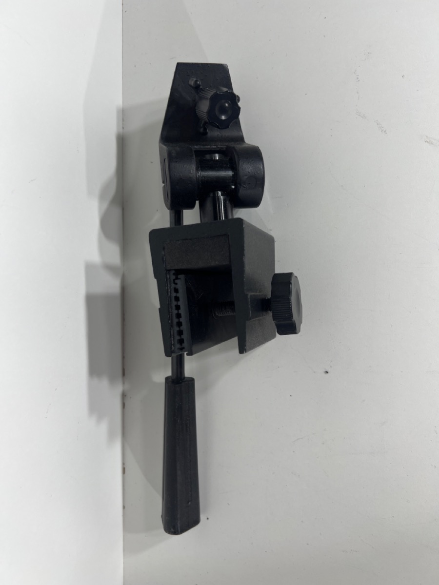 BUSHNELL CAR WINDOW MOUNT 78-4405 Good | Pawn 1 | Spokane | WA
