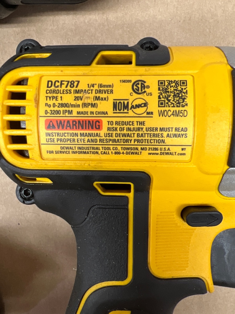 DEWALT DCF787/DCD778 WITH 2 BATTERIES AND CHARGER Very Good | Buya