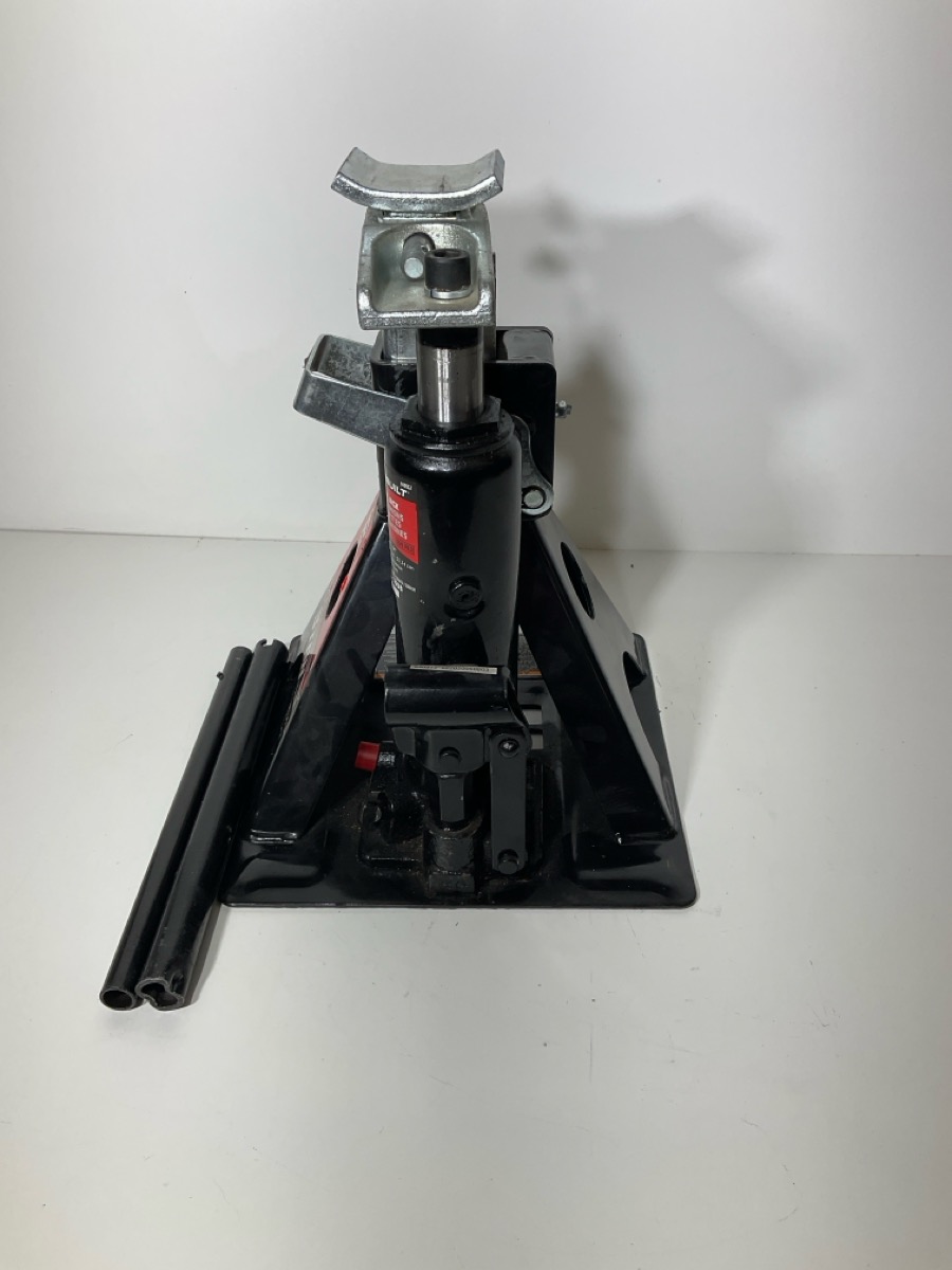 POWERBUILT 3 TON CAR JACK Very Good | Pawn 1 | Spokane | WA