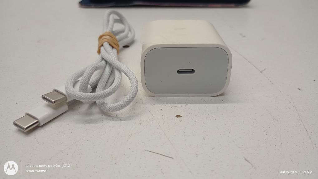 IPAD A2757 10TH GEN 256GB A2757 WITH CASE AND CHARGER Very Good | Pawn ...