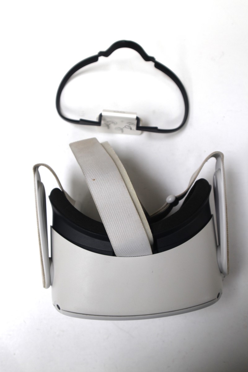 OCULUS QUEST 2 IN OG BOX Acceptable | Buya