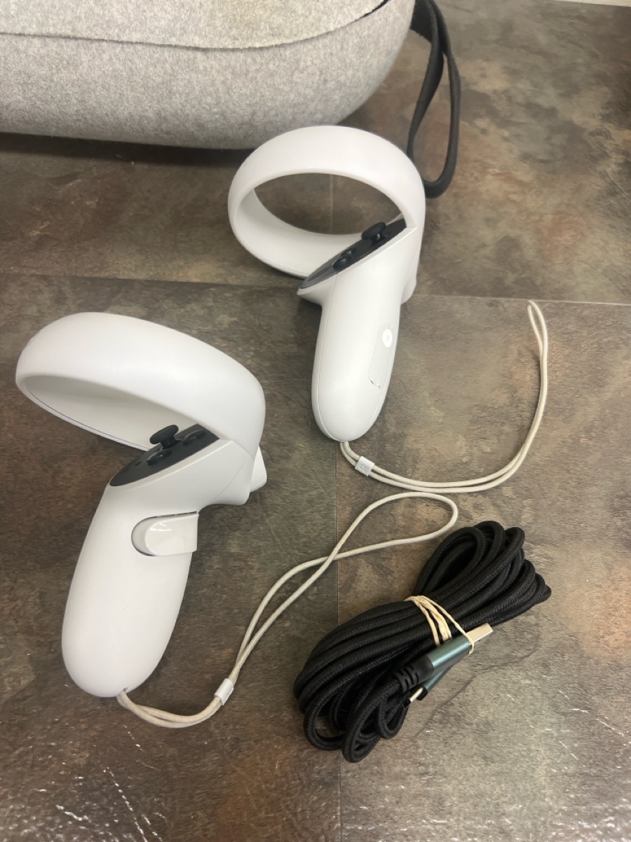 OCULUS QUEST 2 VR HEADSET 256GB WITH CONTROLLERS & CASE - TESTED Very ...