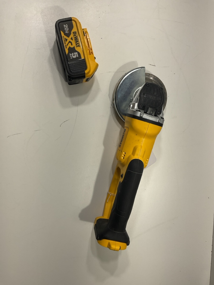 DEWALT DISC GRINDER DCG412 WITH BATTERY Good | Pawn 1 | Spokane | WA
