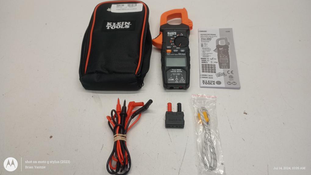 KLEIN TOOLS CL800 MULTIMETER WITH CASE, LEADS, AN ACCESSORIES SEE PICS ...