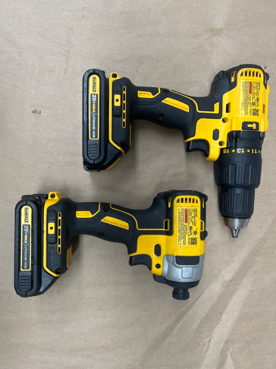 DEWALT DCF787/DCD778 WITH 2 BATTERIES AND CHARGER Very Good | Buya