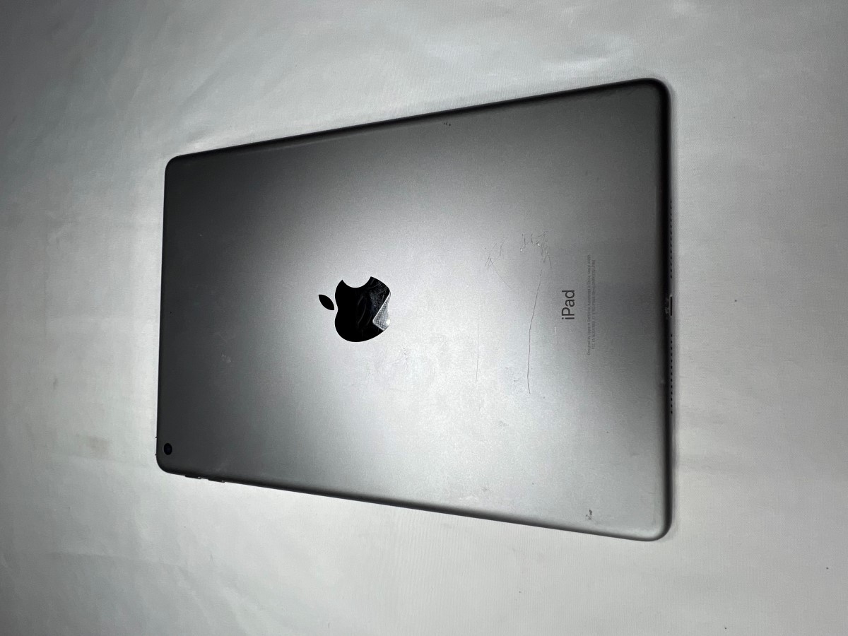 APPLE IPAD A1893 For parts or not working | Buya