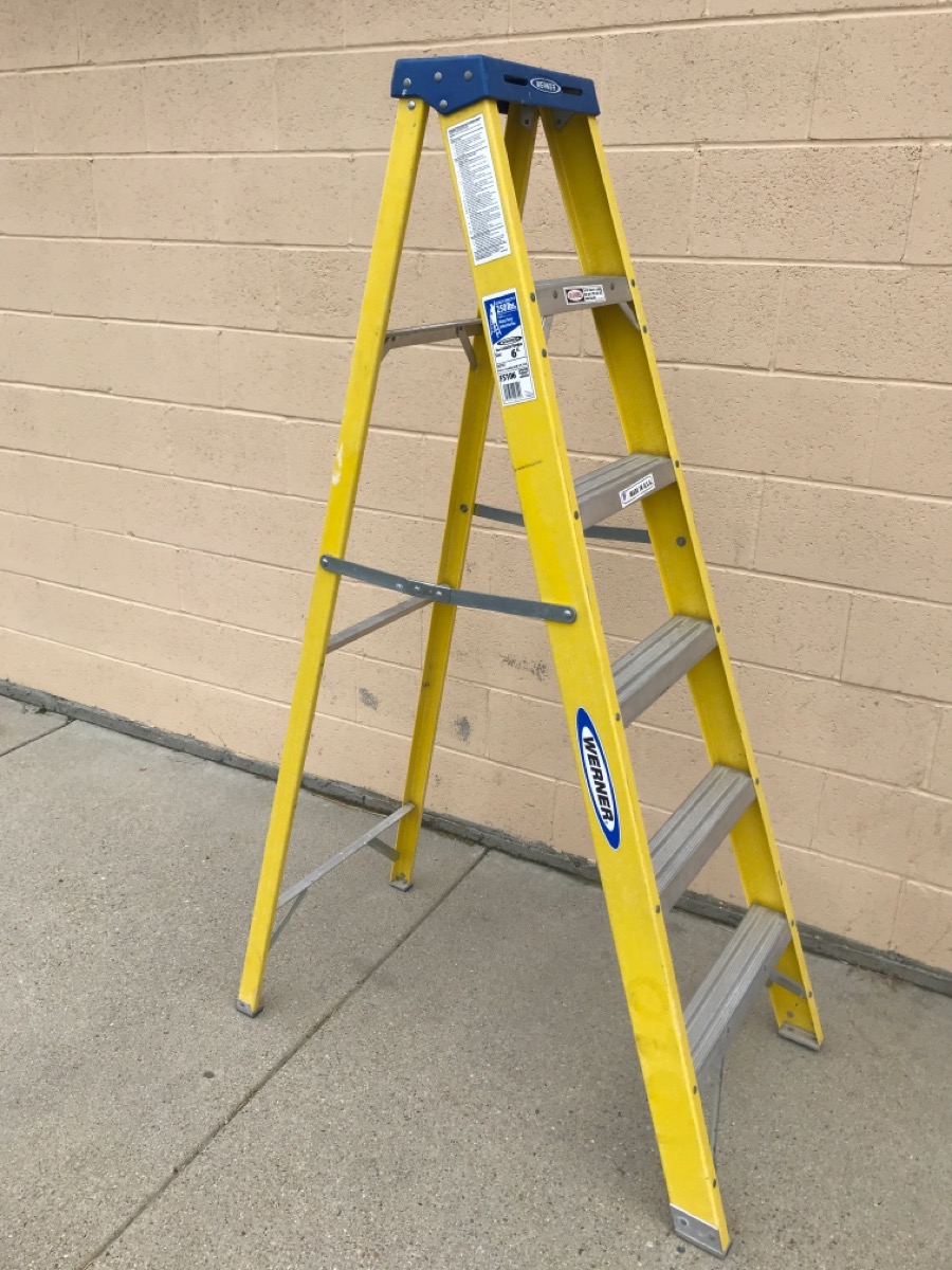 YELLOW WERNER LADDER FS106 6' 250LB CAP STEPLADDER Very Good | Pawn 1 ...