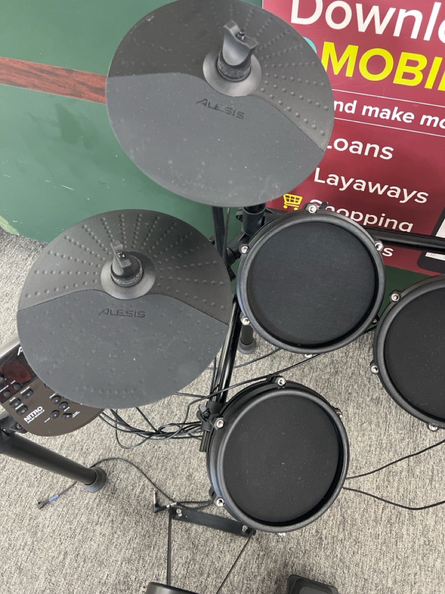ALESIS NITRO 8- PIECE DRUM KIT Like New | Buya