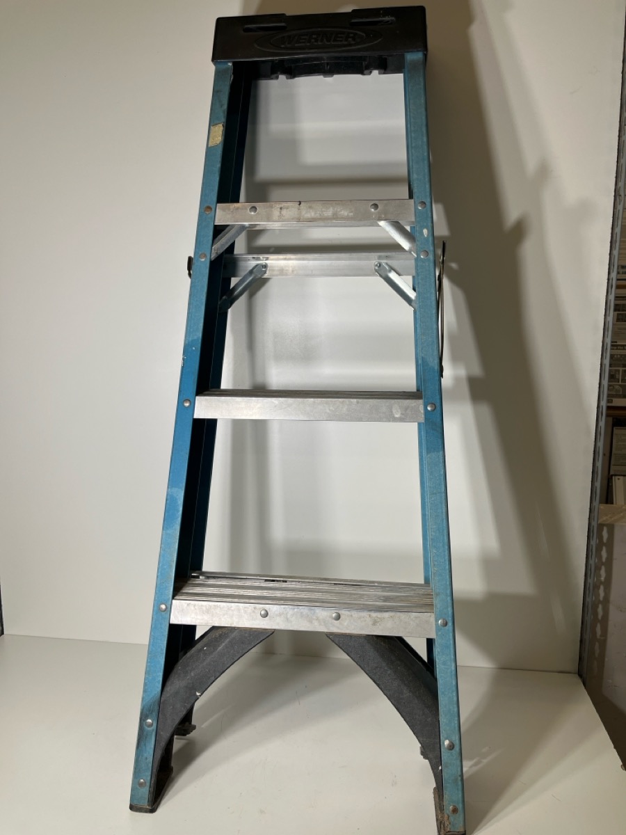 WERNER LADDER 4FT STEP LADDER Very Good | Pawn 1 | Spokane | WA