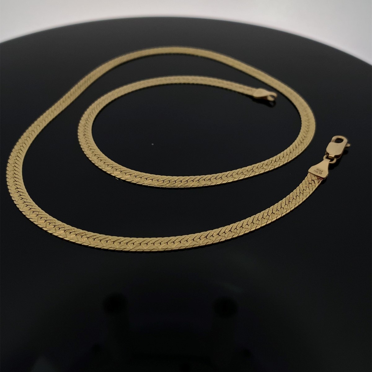 18" Gold Herringbone Chain 14K Yellow Gold 9.8g Pre-owned | Buya