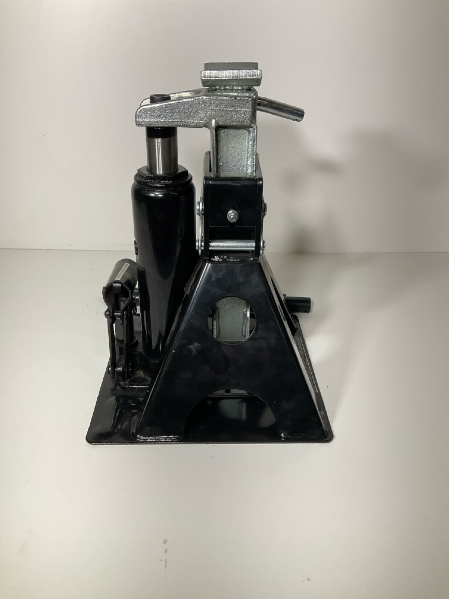 POWERBUILT 3 TON CAR JACK Very Good | Pawn 1 | Spokane | WA