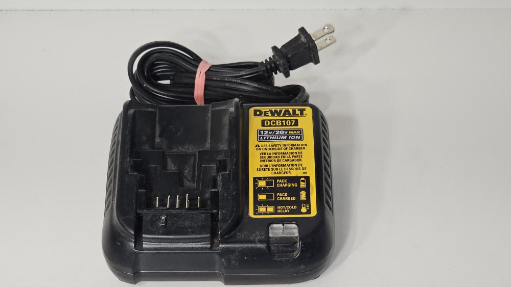DEWALT DCB107 12V/20V BATTERY CHARGER Good | Pawn 1 | Spokane | WA