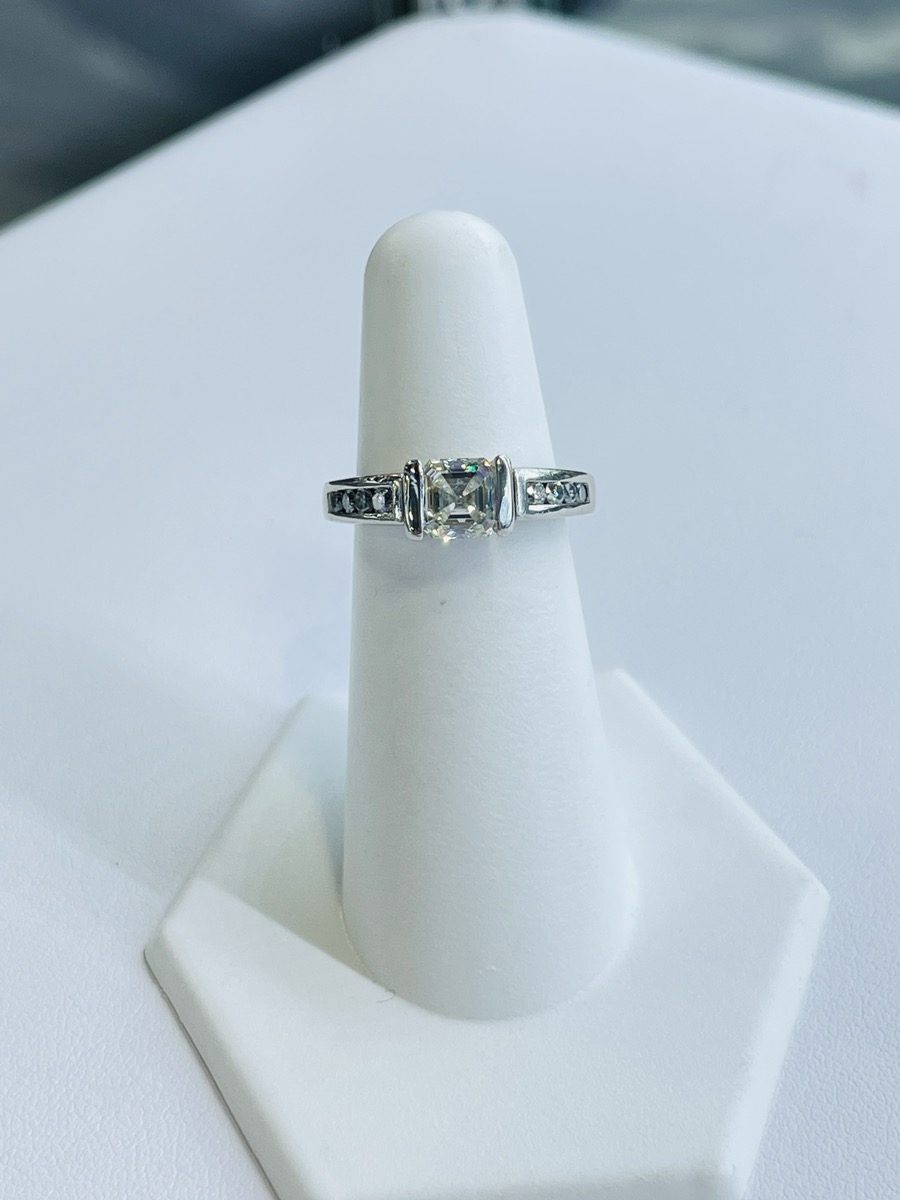 PT950 ASSCHER CUT APX 1CT W/RB CHANNEL APX 1 1/3CTTW SIZE 5.75 Pre-owned | Pawn 1 | Spokane | WA