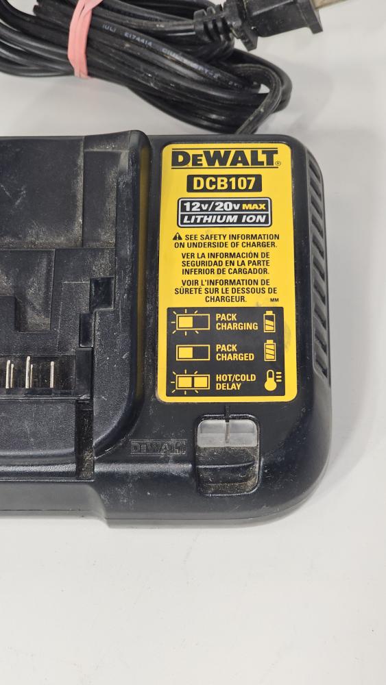 DEWALT DCB107 12V/20V BATTERY CHARGER Good | Pawn 1 | Spokane | WA