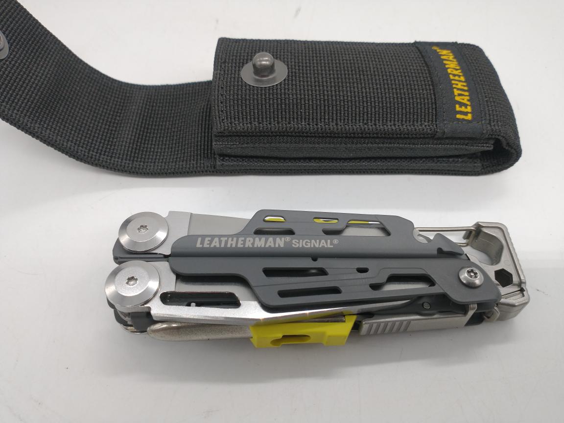 LEATHERMAN SIGNAL MULTI-TOOL Very Good | Buya