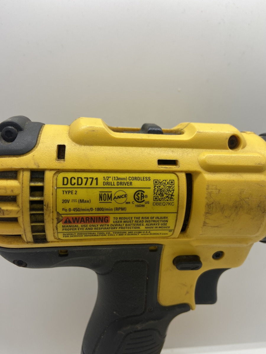 DeWalt 1/2" Cordless Drill DCD771 w/ DeWalt 3 Ah Battery & Charger Very ...