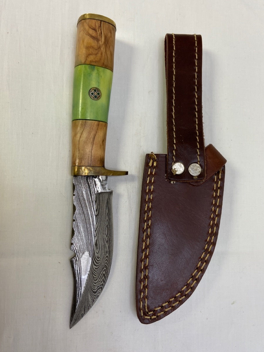 DAMASCUS STEEL KNIFE W/ LEATHER SHEATH, 3.75" BLADE, HILT: GREEN W ...