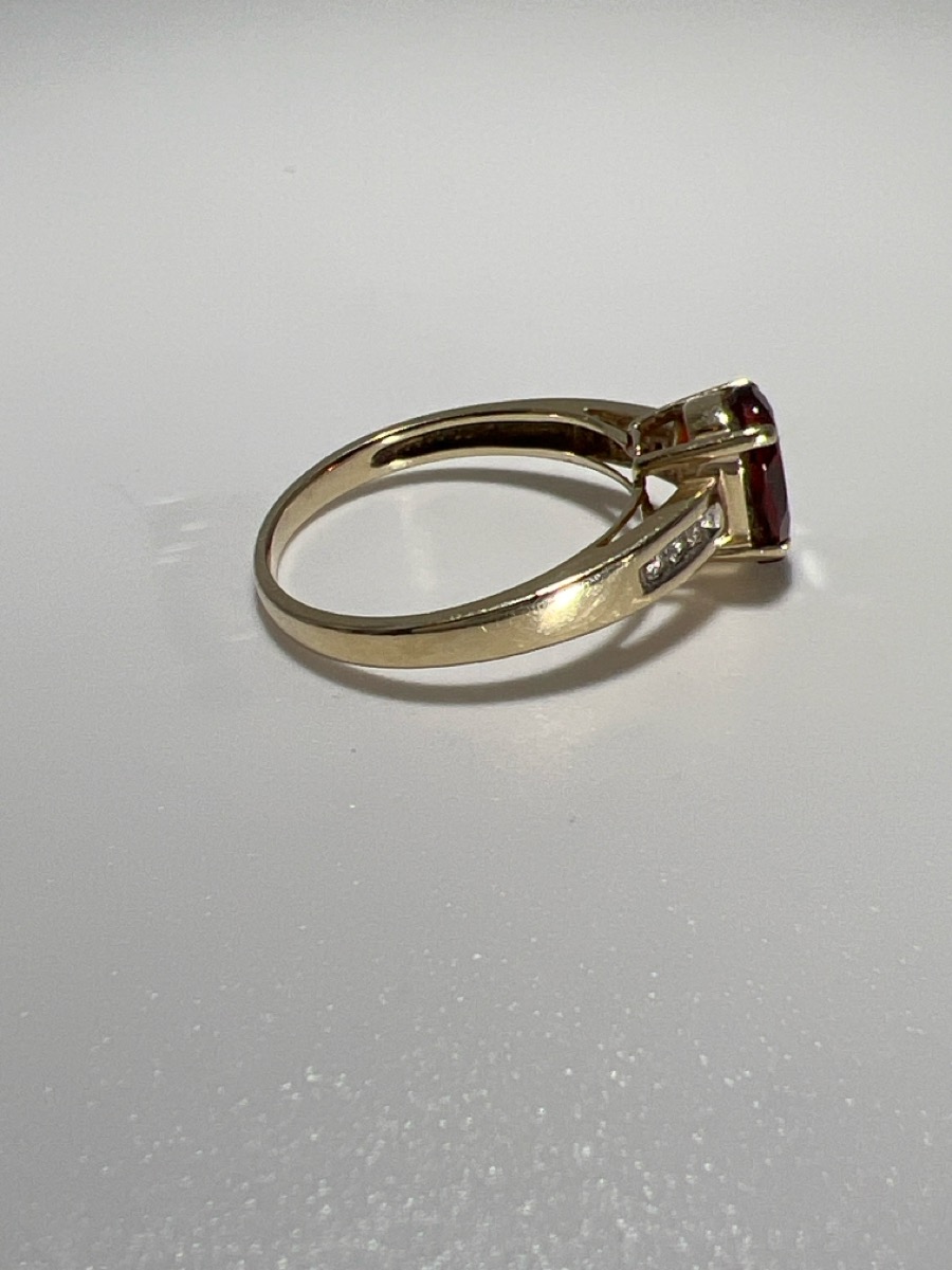 Almandine Garnet Lady's Stone & DiaRing 6 Dias .030 Carat T.W ...