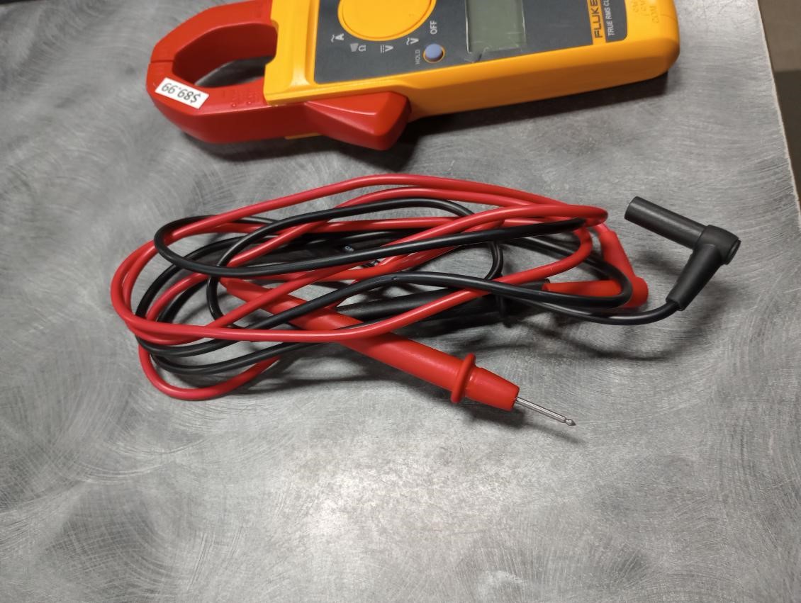 FLUKE 323 TRUE RMS CLAMP METER - METER& LEADS ONLY Good | Pawn 1 ...