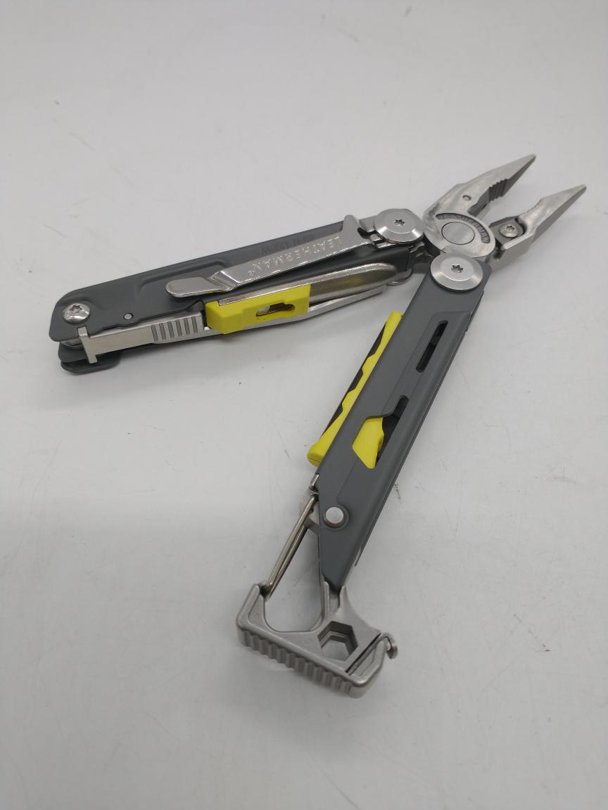 LEATHERMAN SIGNAL MULTI-TOOL Very Good | Buya