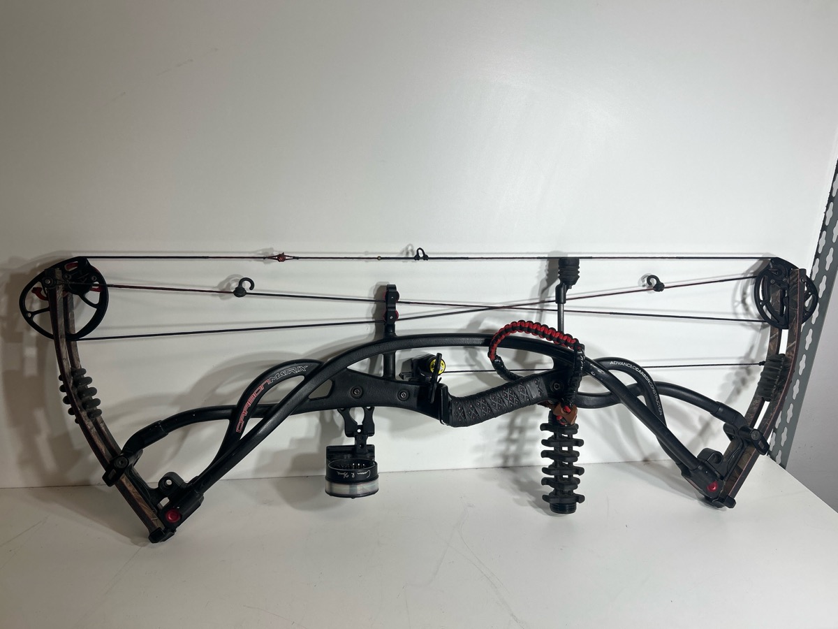 HOYT ARCHERY Carbon Matrix **READ DESCRIPTION** Good | Pawn 1 | Spokane ...