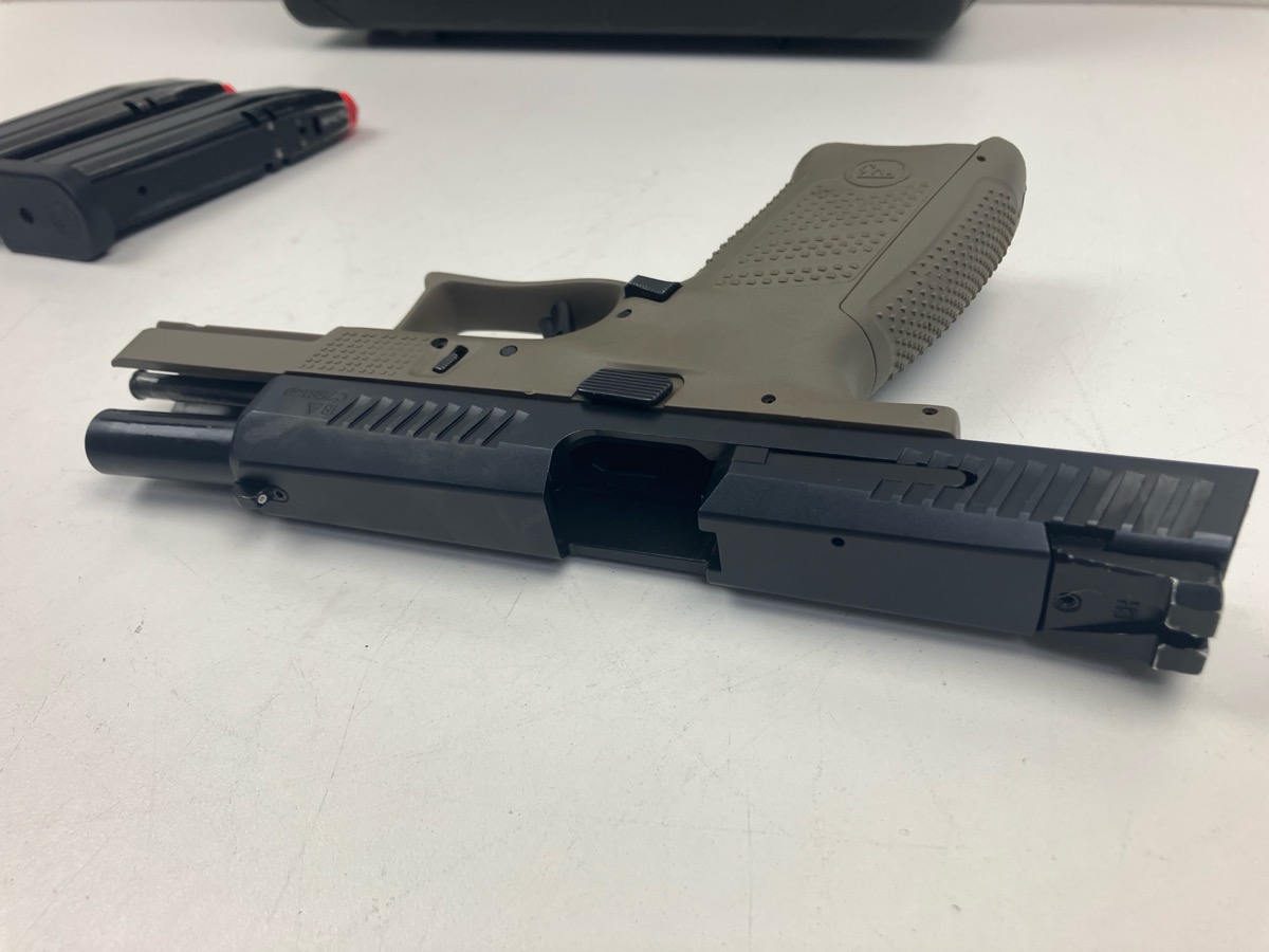 CZ - CESKA ZBROJOVKA P-10 C WITH 2 MAGAZINES & ORIGINAL CASE Good ...