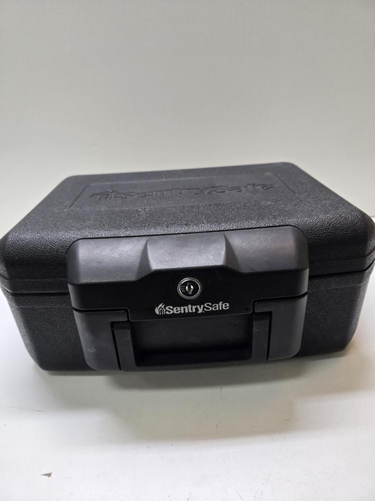 SENTRY SAFE SENTRYSAFE 1100 FIREPROOF BOX WITH KEY LOCK Very Good ...
