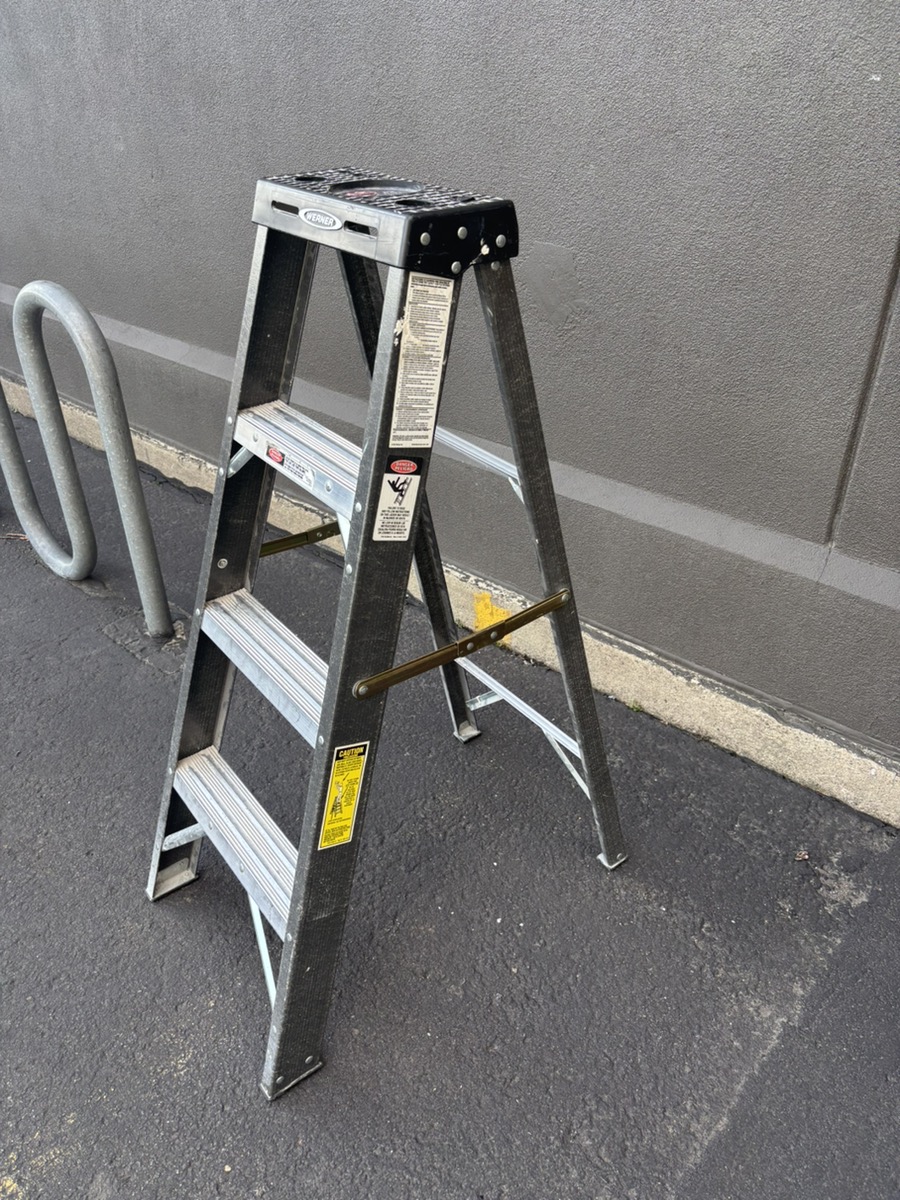 WERNER 4FT FIBERGLASS LADDER Good | Pawn 1 | Spokane | WA