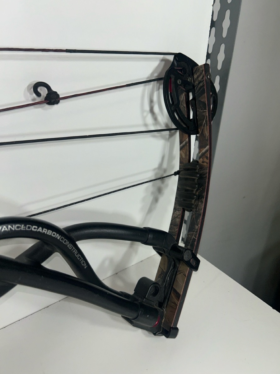 HOYT ARCHERY Carbon Matrix **READ DESCRIPTION** Good | Pawn 1 | Spokane ...