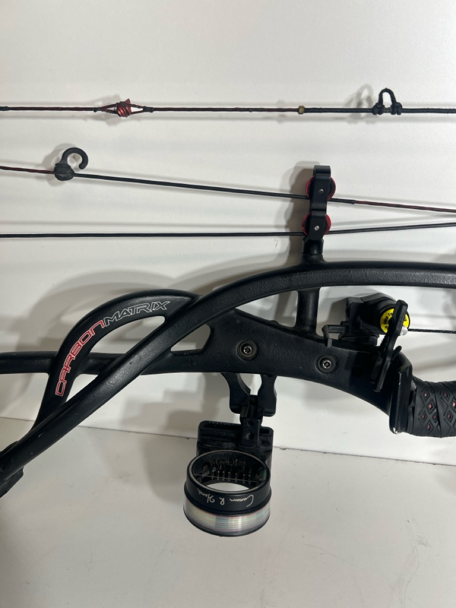 HOYT ARCHERY Carbon Matrix **READ DESCRIPTION** Good | Pawn 1 | Spokane ...