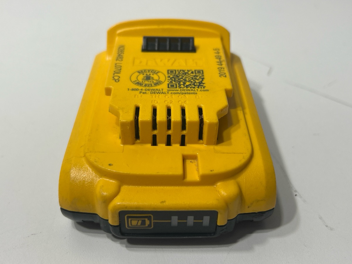 DEWALT BATTERY DCB203 2AH (BATTERY ONLY) Good | Pawn 1 | Spokane | WA